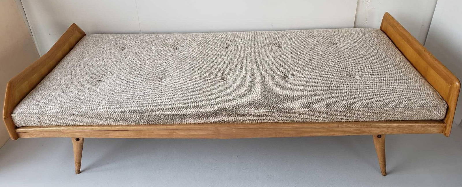 Mid-century Modern Daybed Auction