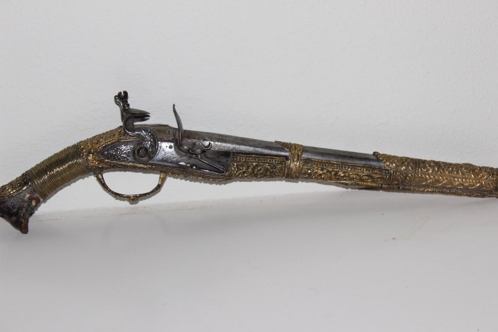 16th Century Gun Pistol