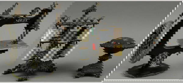 Mini Singer Sewing Machine.