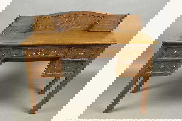 AMERICAN GOTHIC OAK DESK WITH BACK SPLASH. - Feb 05, 2005 | Kamelot ...