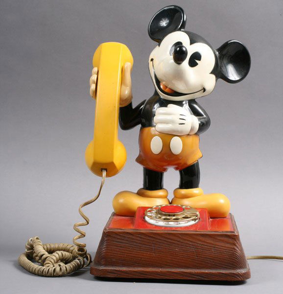 681: VINTAGE 1976 MICKEY MOUSE DIAL TELEPHONE