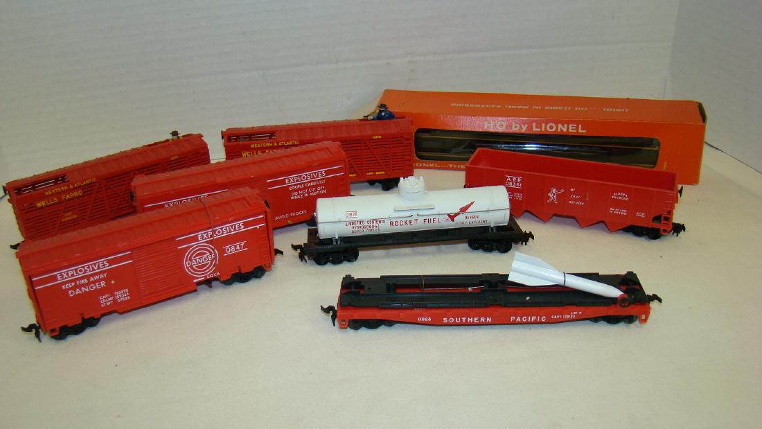 7 Lionel Ho Scale Train Cars & More