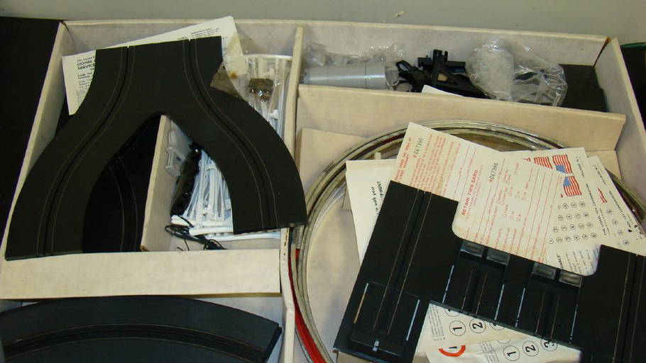 Vintage Lionel No. 16100 Loop The Loop Raceway Set