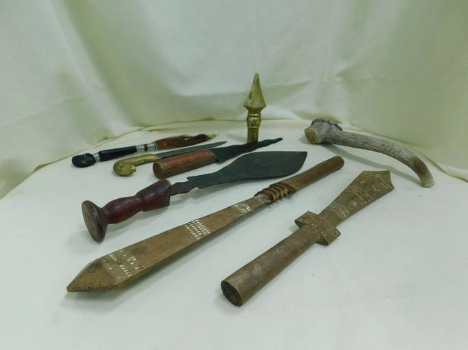 Small Hand To Hand Weapon Props