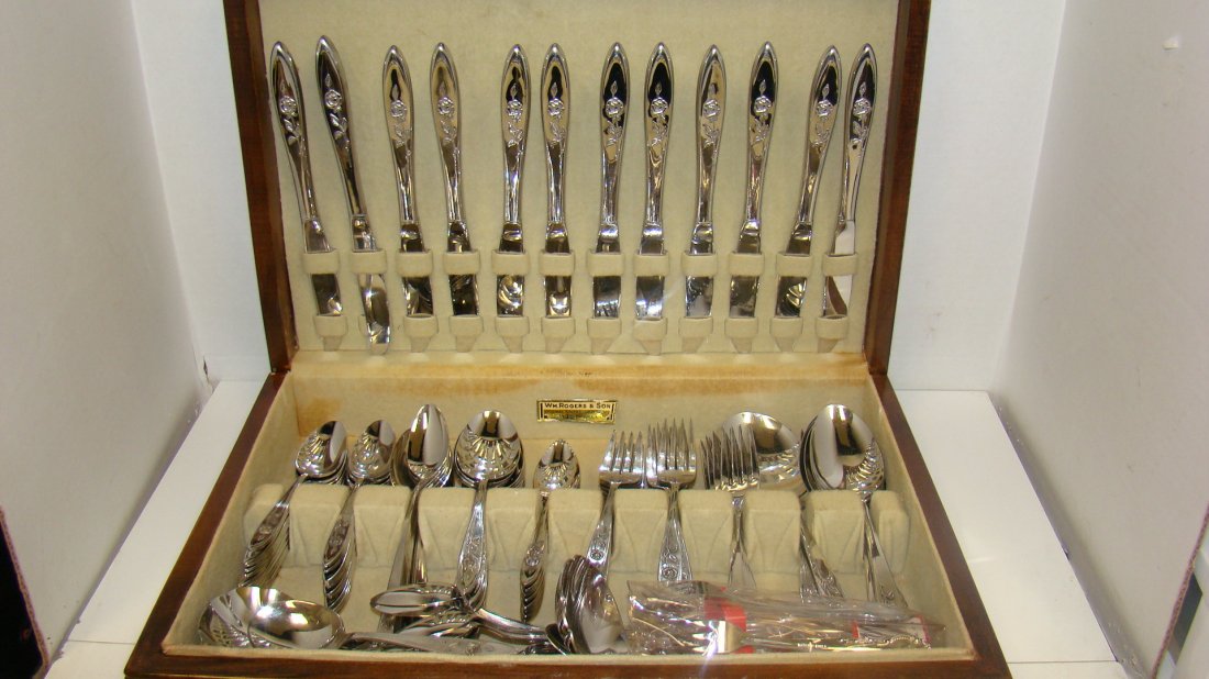 115 PCS WM ROGERS STAINLESS FLATWARE