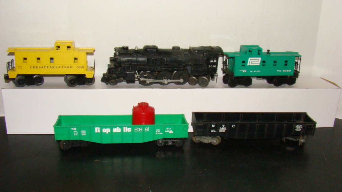 Lionel Engine 2018 And 4 Lionel Cars