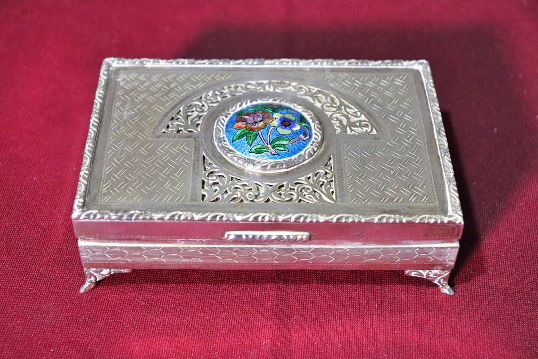Unmarked 800 Silver Box Auction