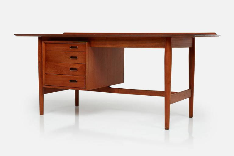 Arne Vodder, Desk