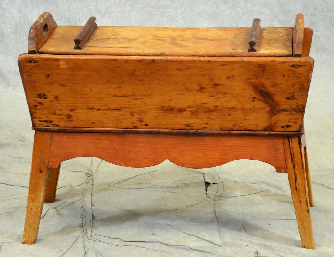 Pine dough box with lid