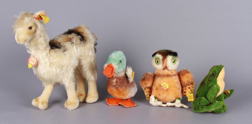 (4) Steiff Plush Animals