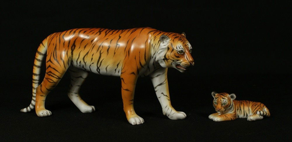 85: (2) Herend porcelain tiger figurines, Smithsonian I