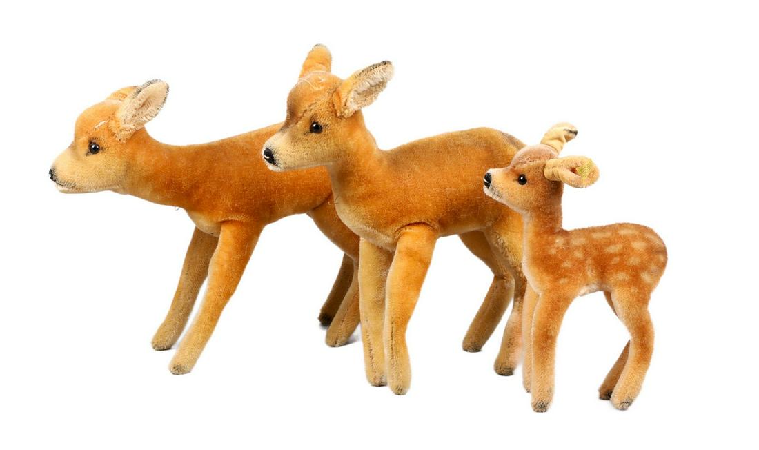 (3) Steiff Deer - Dec 12, 2022 | William Bunch Auctions & Appraisals in PA