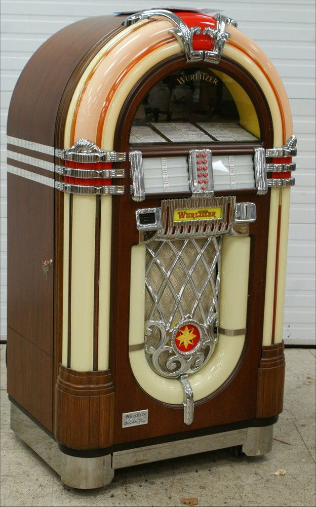 11238A: Replica Wurlitzer 1015 "Bubble Front" juke box,
