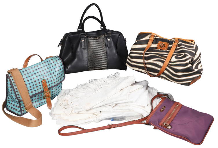 Purses and Vintage Linens (#5947) on Feb 28, 2023 | William Bunch ...