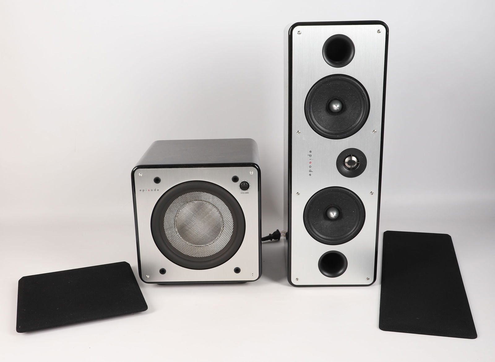 Lot Of (2) Episode Speakers Auction