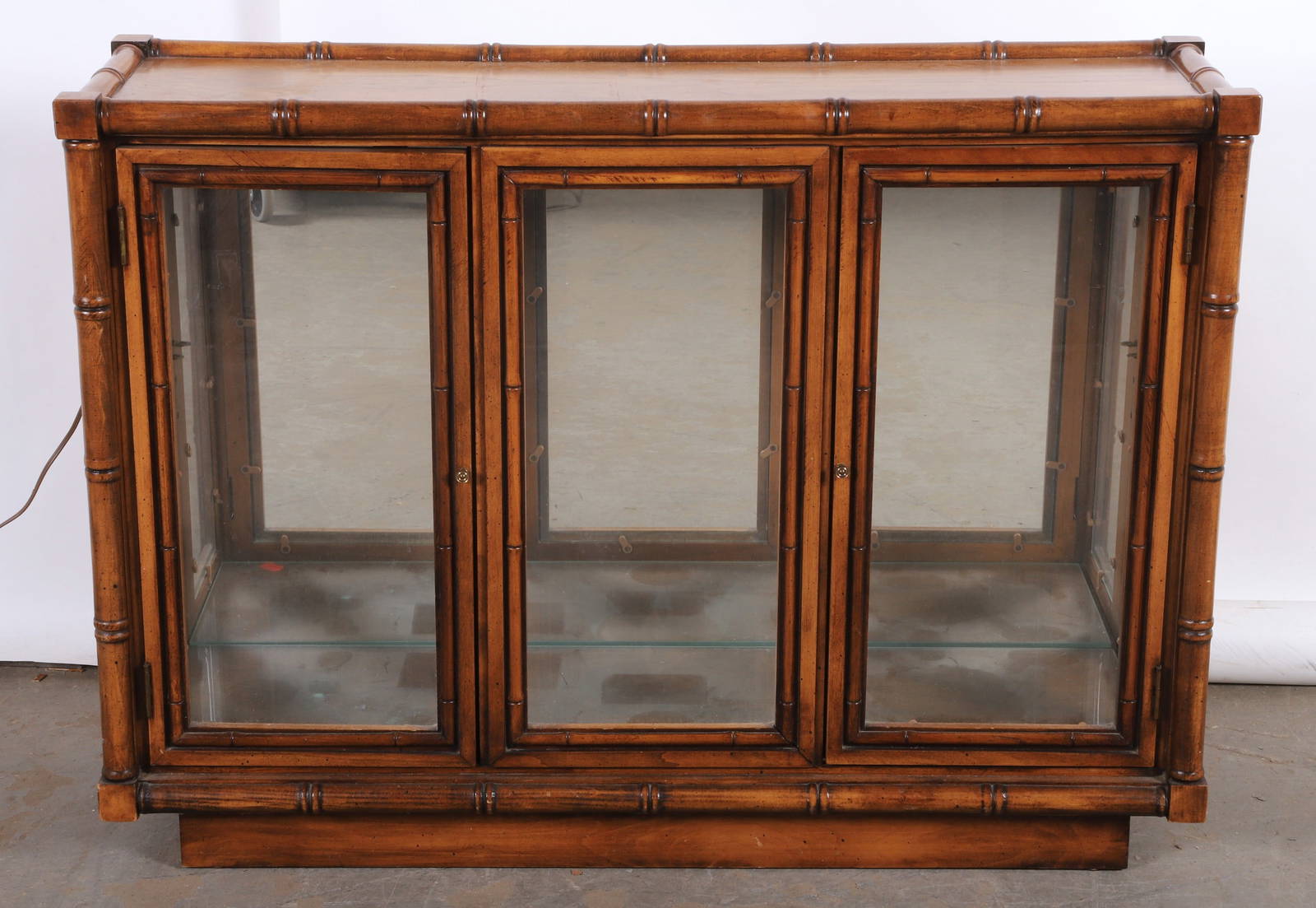 Asian Style Curio Auction