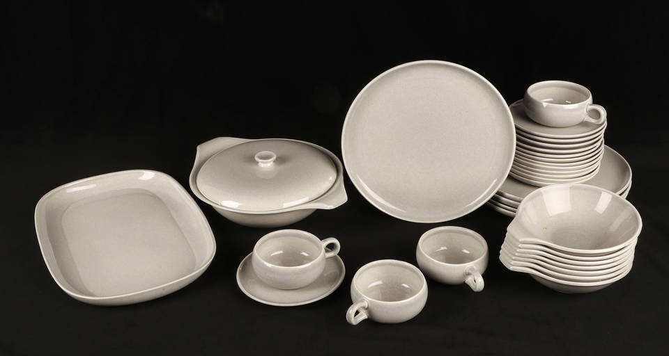 (31) Russel Wright Steubenville Dinnerware