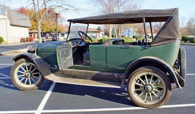 1922 Reo 7 passenger touring car, generally very good : Lot 12681B