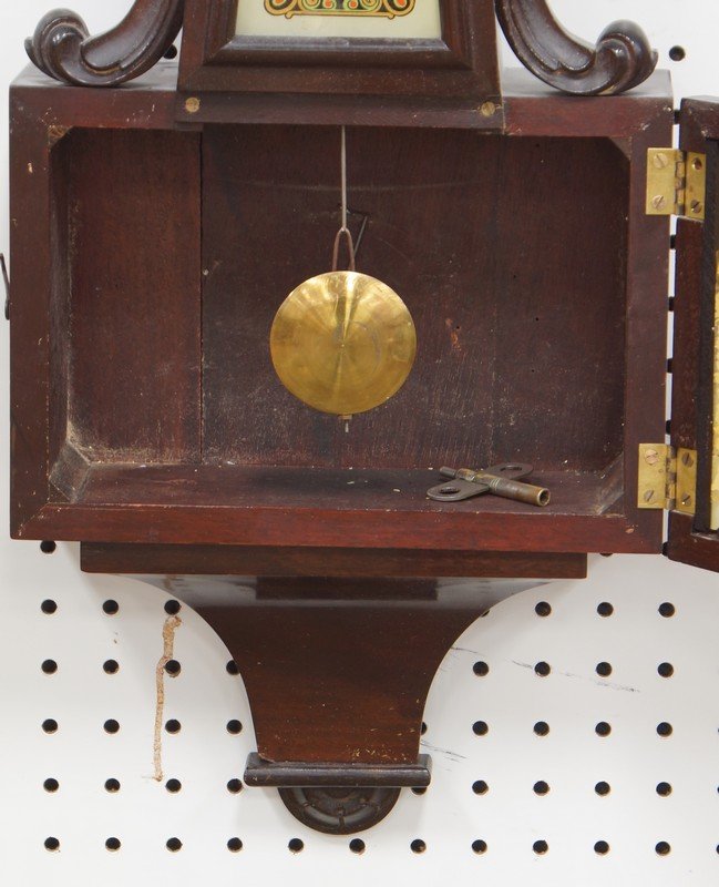 Sessions "Alden" banjo clock, time only, brass eagle : Lot 12766