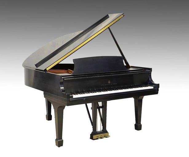 Steinway & Sons Model M Grand Piano, Serial Number
