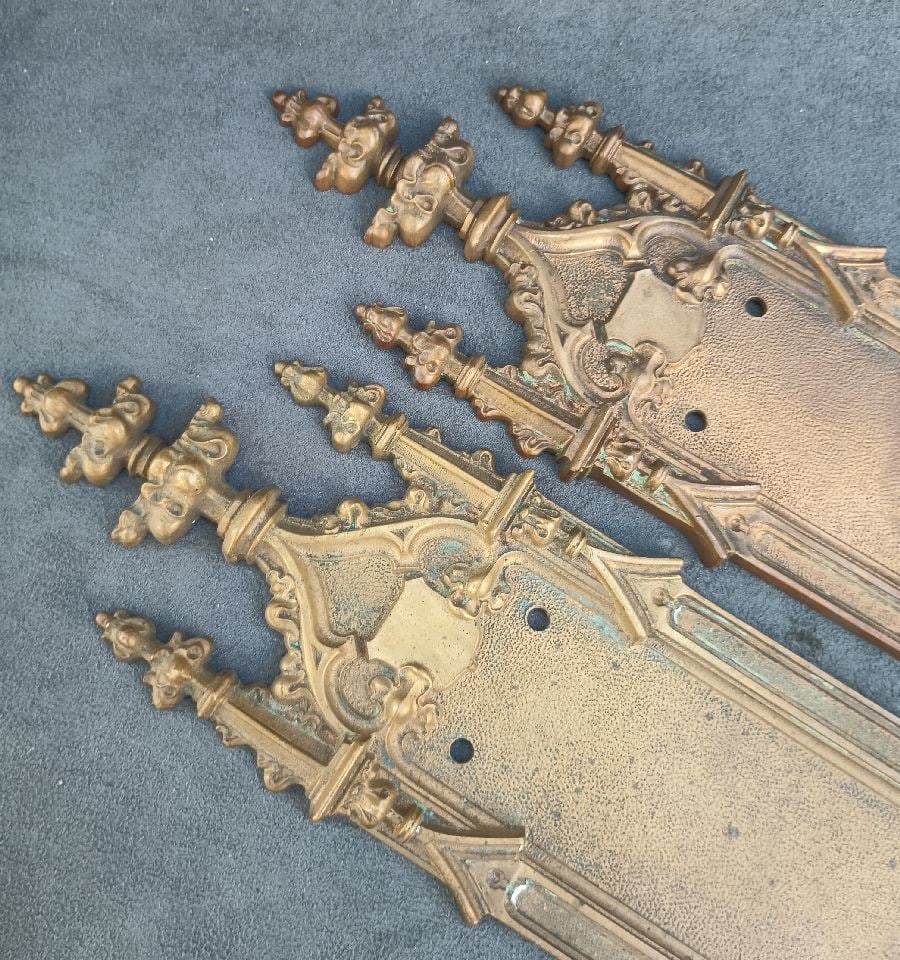 Gothic Plates Auction