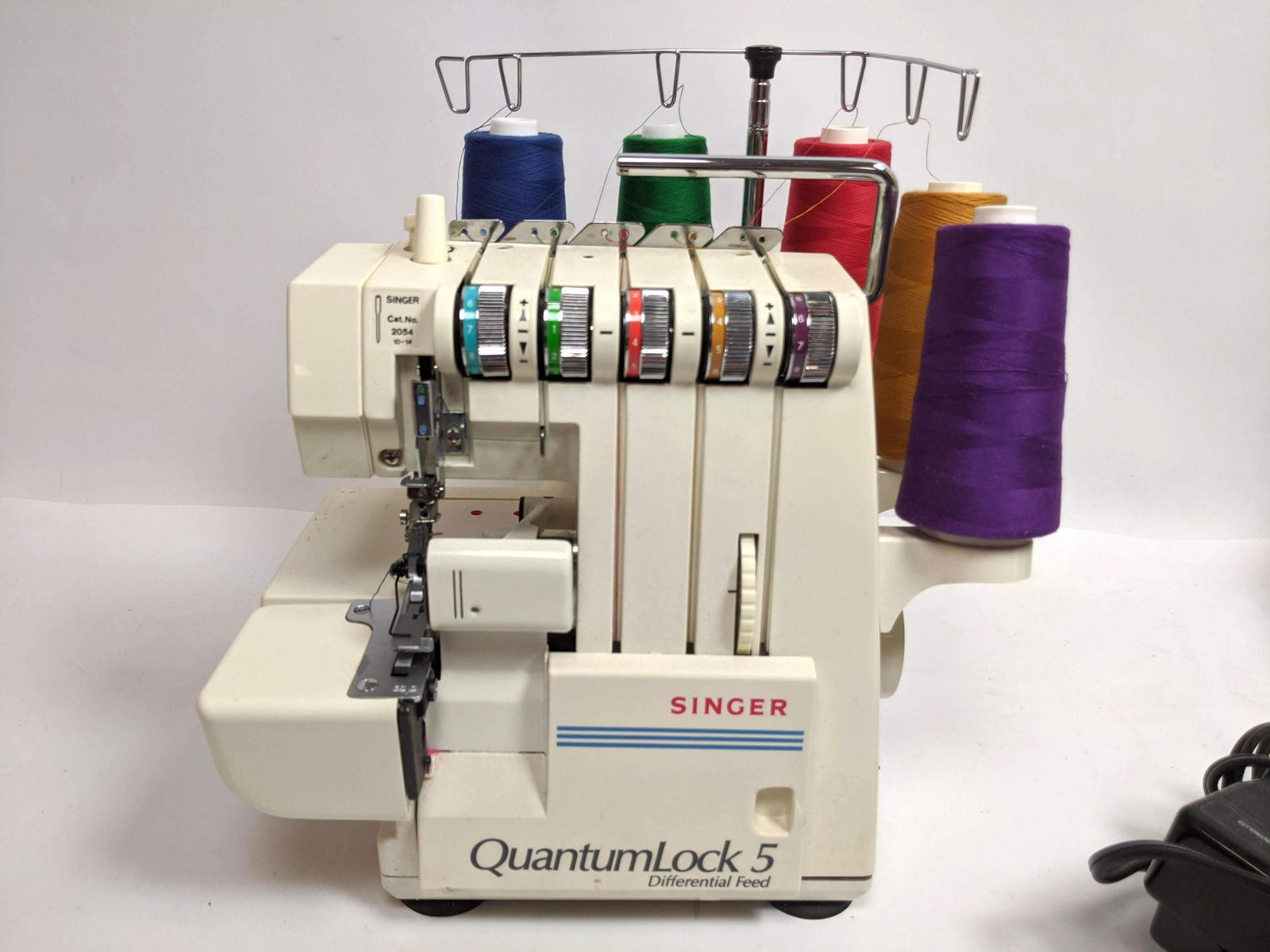 QUANTUMLOCK 5 Singer overlock Sewing Machine. - Jun 25, 2020 | Uniques ...