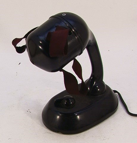 631: SINGER RIBBONAIRE FAN 3 STRAPS. Bakelite case Ele