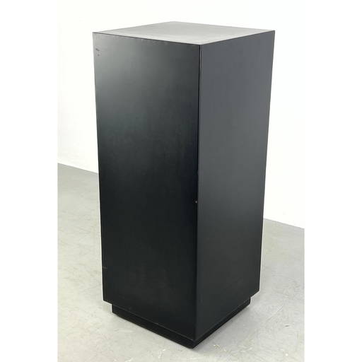 Simple Black Metal Pedestal Display Stand.