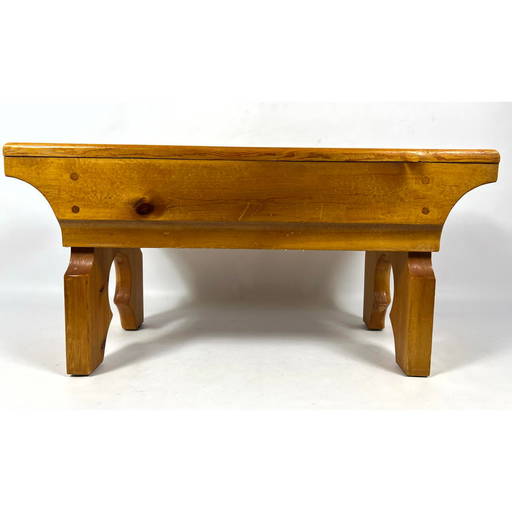 Primitive Pine Bench With Keyhole Design Sides.