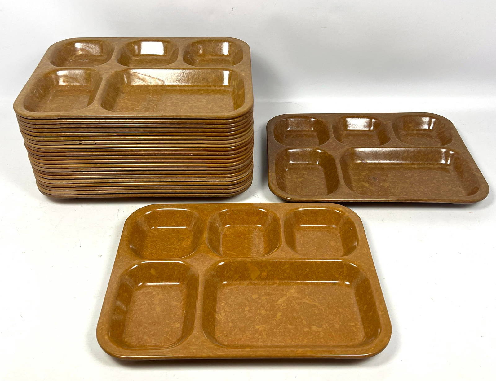 23pc Us Bolta 1953 Vintage Cafeteria Separated Lunch Trays. Auction