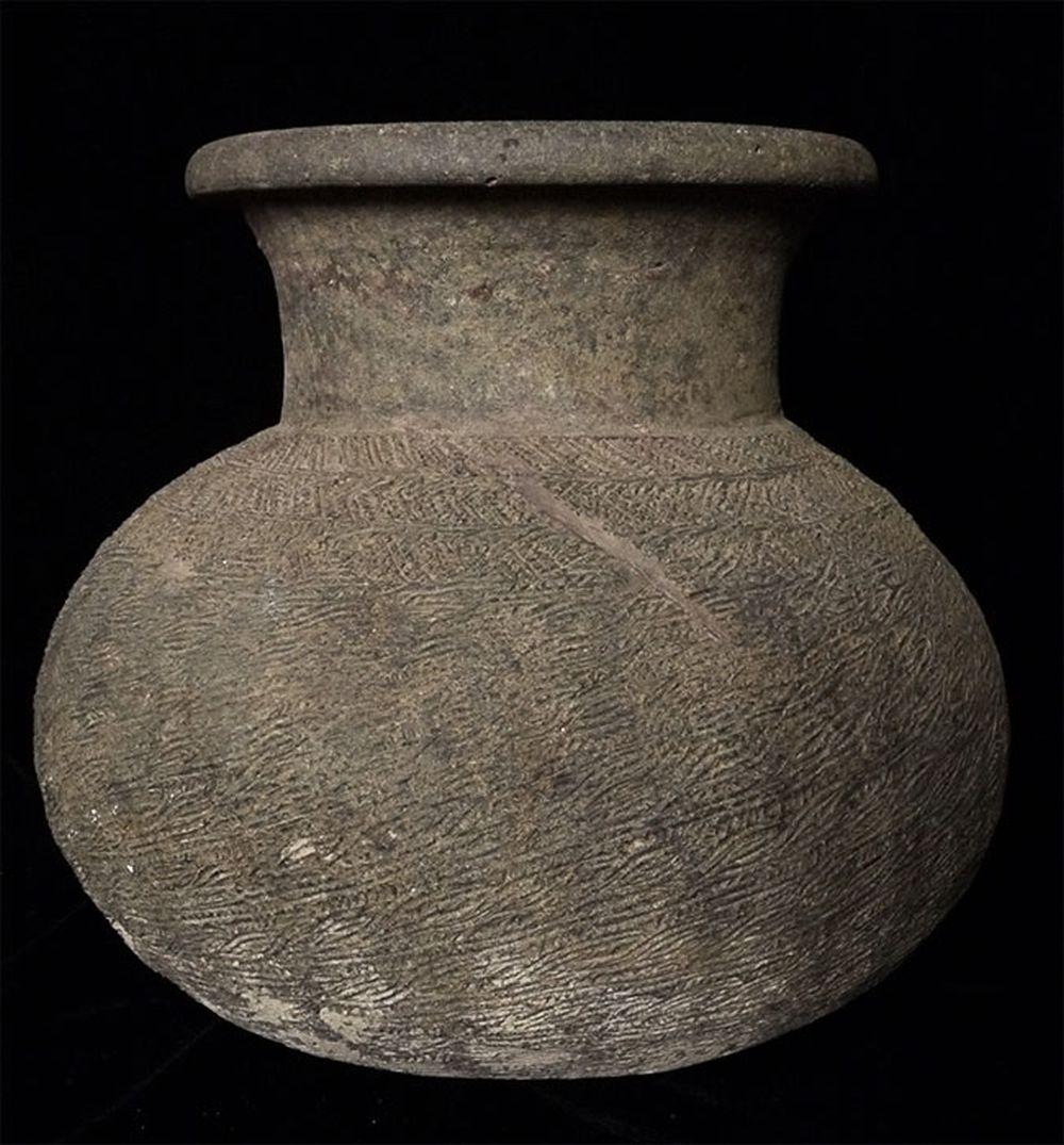 Massive early period (2,000-3,000 B.C.) Ban Chang pot. - Mar 18, 2021 ...