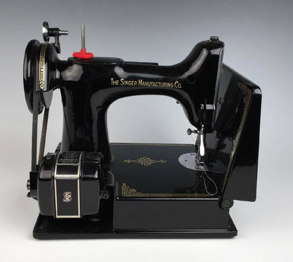 Singer Model 221 Featherweight Sewing Machine - May 20, 2018 ...