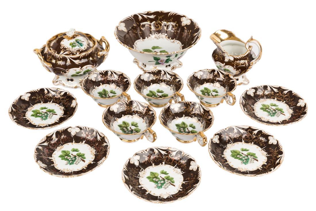 A THIRTEEN PIECE RUSSIAN PORCELAIN TEA SET, GARDNER