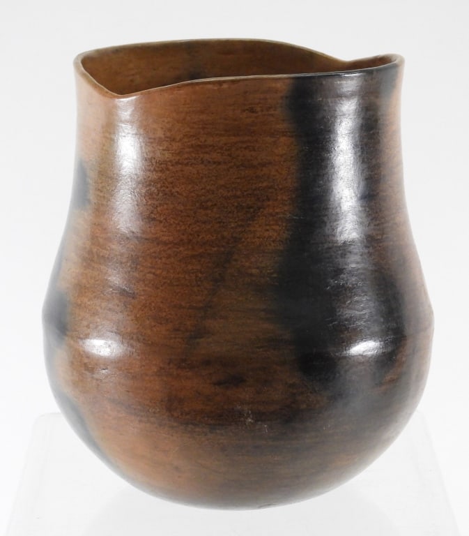 Sue A. Williams Curved Rim Pottery Vessel Auction