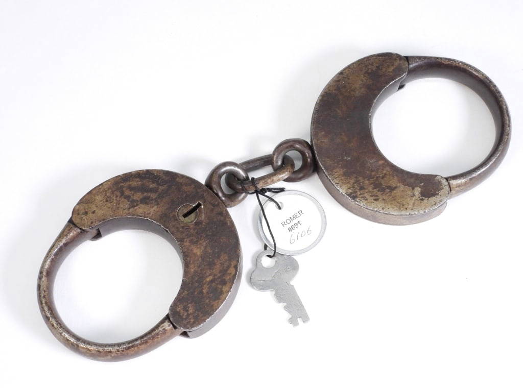 Rare Romer Pad Lock Style Police Handcuffs Auction