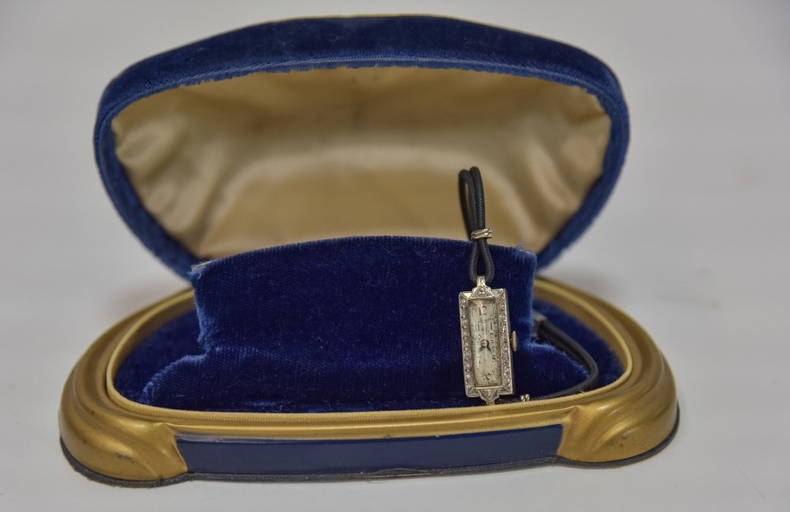 Swiss Art Deco Louis 17 Jewel Diamond Watch