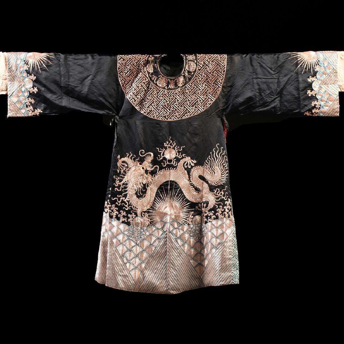 A VINTAGE CHINESE OPERA ROBE COSTUME, EARLY 20TH