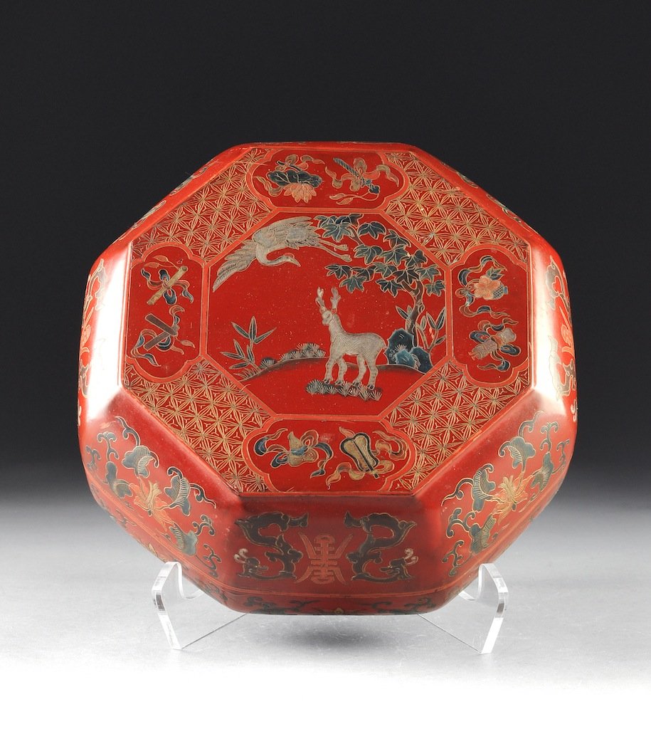 A CHINESE HAND PAINTED RED LACQUER BOX, 19TH CENTURY, t