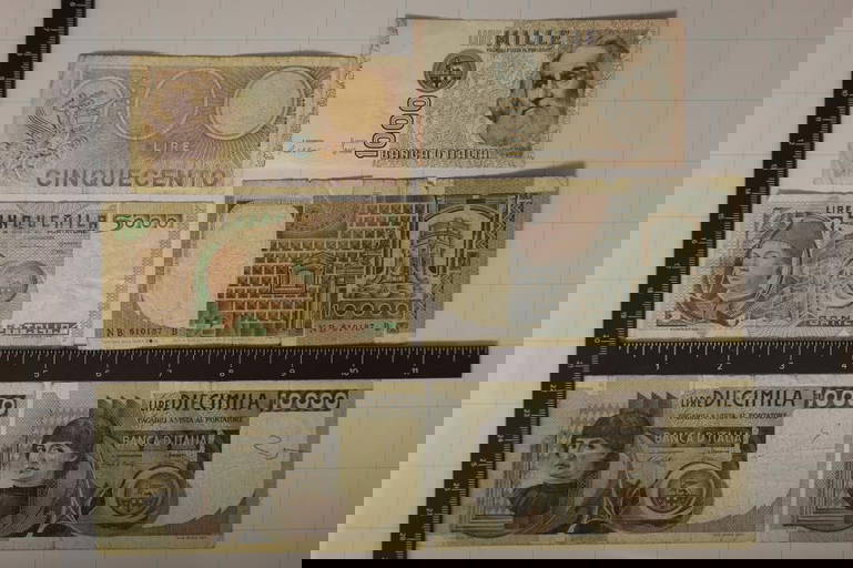 6 Italy Lire Bills:1974 500 Lire, 1979 5000 Lire,