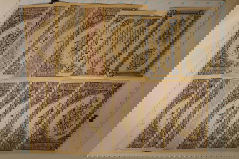 20 Chinese Hell Notes, Crisp Unc: 2 100, 11 500,