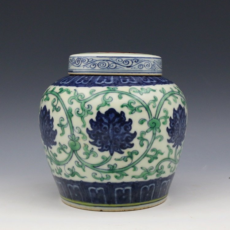 Chinese Ming Dynasty Famille & Lidded Jars