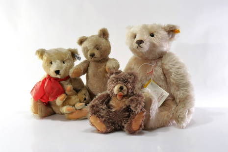 4 Steiff Bears