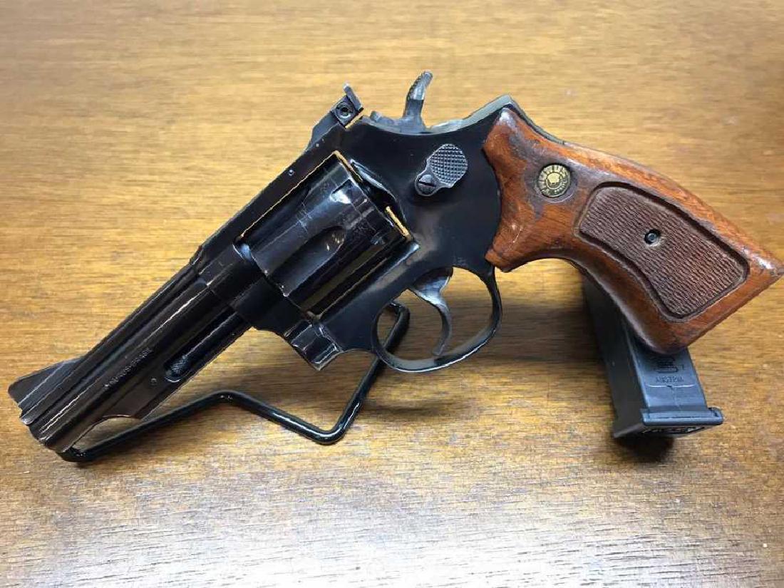 Decorative taurus revolver grips - mzaermint