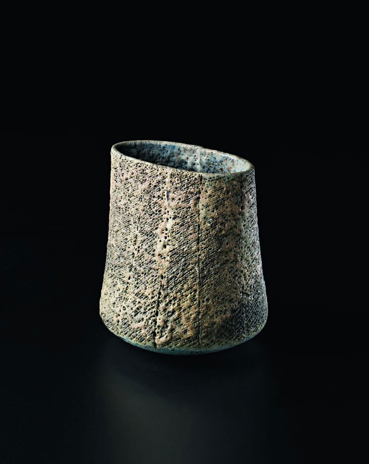 40: LUCIE RIE, Pot with oval lip, c. 1972