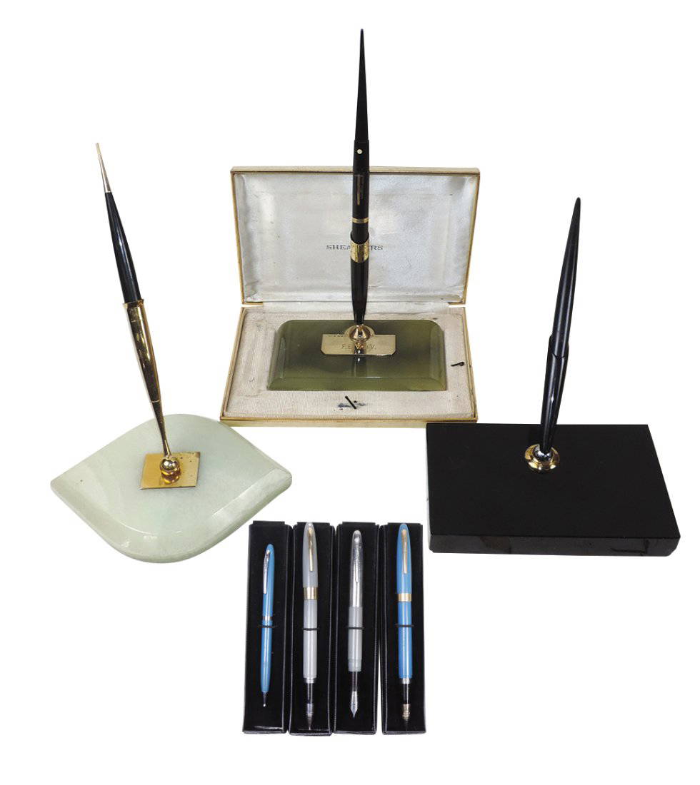 Fountain Pens & Desk Sets (7), Parker 51 & 61 In Onyx Bases, Sheaffer ...