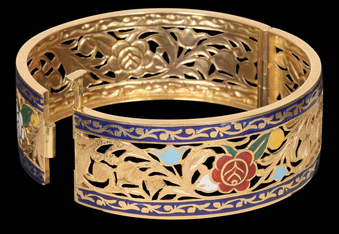 An 18k Gold Iraqi Bracelet Auction