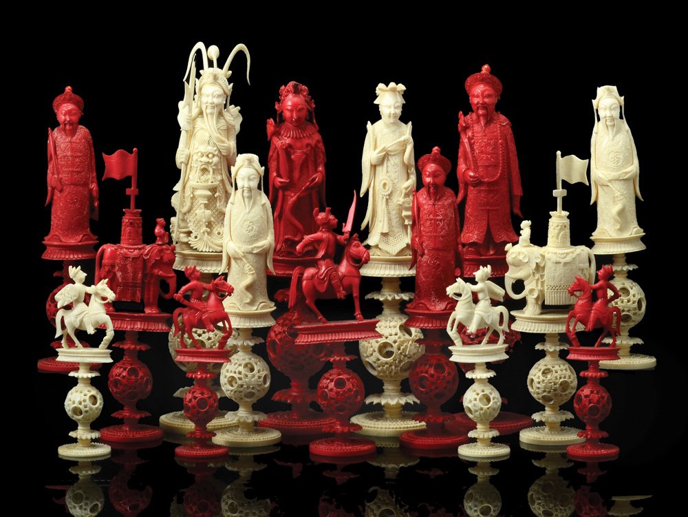 AN EXCEPTIONAL HIGH QUALITY CHINESE IVORY CHESS SET