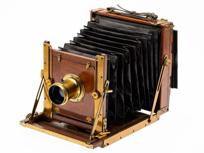 Half Plate Viewer Camera c. 1890s - Oct 26, 2021 | Everard Auctions ...