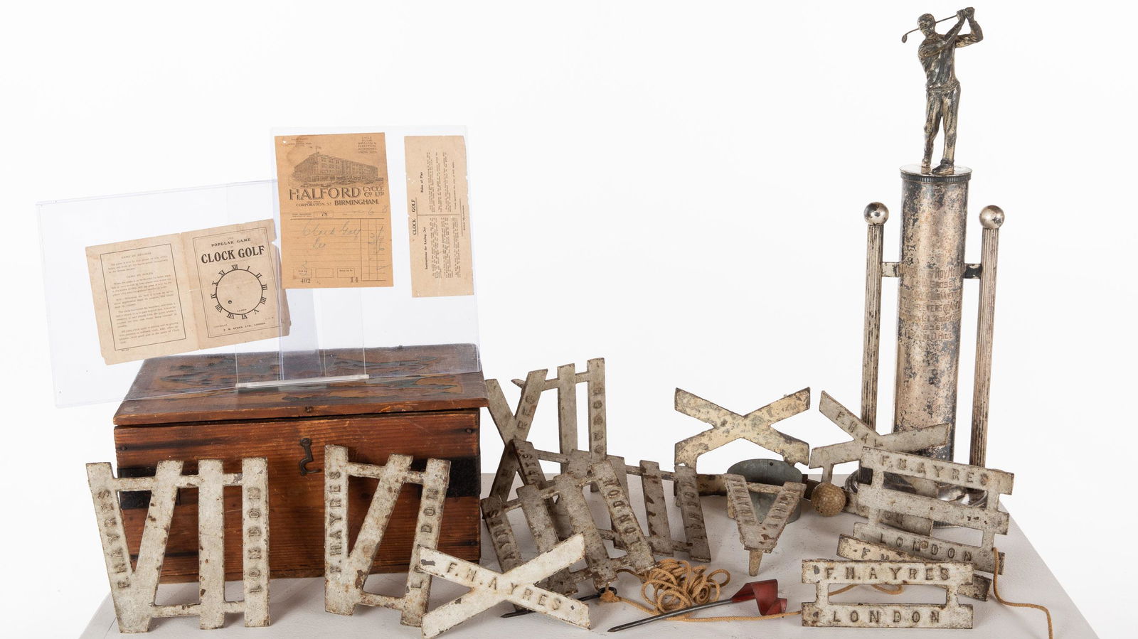 Golf Trophy And Clock Golf Lawn Game