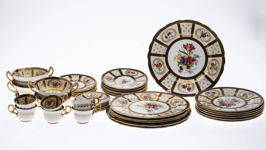 Paragon Porcelain Dinner Service, 30 Pcs